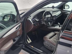 Black BMW X5 2017 in Vilnius, with an engine capacity of 2.99 L and mileage of 249 thousand km for 26900 €, photo 18 on AUTOMOTO.COM.LV