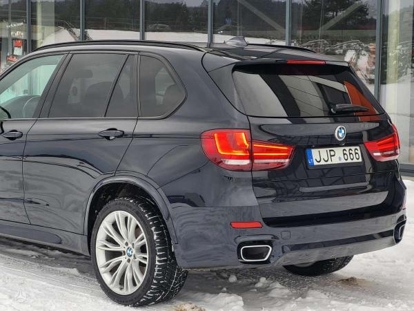Black BMW X5 2017 in Vilnius, with an engine capacity of 2.99 L and mileage of 249 thousand km for 26800 €, photo 8 on AUTOMOTO.COM.LV