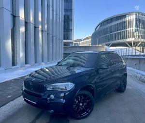 Black BMW X5 2017 in Vilnius, with an engine capacity of 2.99 L and mileage of 242 thousand km for 25800 €, photo  on AUTOMOTO.COM.LV
