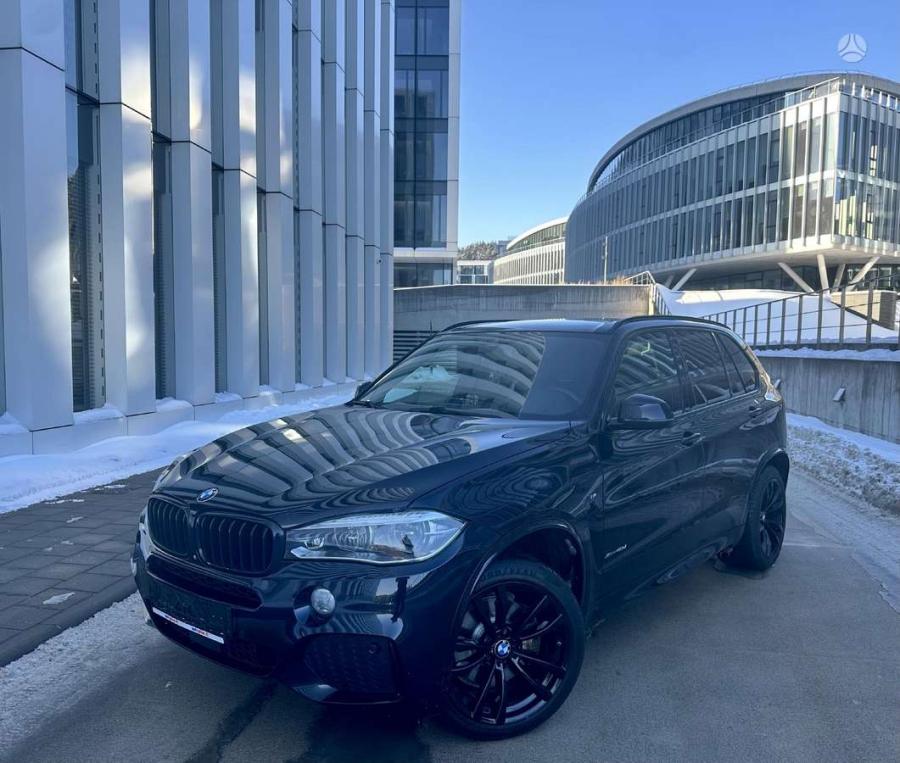 Black BMW X5 2017 in Vilnius, with an engine capacity of 2.99 L and mileage of 242 thousand km for 25800 €, photo 1 on AUTOMOTO.COM.LV