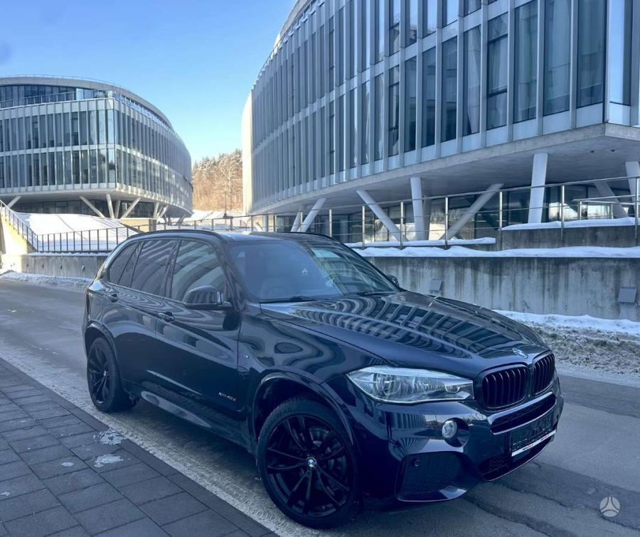 Black BMW X5 2017 in Vilnius, with an engine capacity of 2.99 L and mileage of 242 thousand km for 25800 €, photo 3 on AUTOMOTO.COM.LV