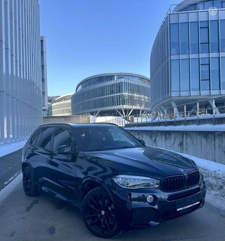 Black BMW X5 2017 in Vilnius, with an engine capacity of 2.99 L and mileage of 242 thousand km for 25800 €, photo 5 on AUTOMOTO.COM.LV