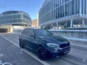 Black BMW X5 2017 in Vilnius, with an engine capacity of 2.99 L and mileage of 242 thousand km for 25800 €, photo 7 on AUTOMOTO.COM.LV