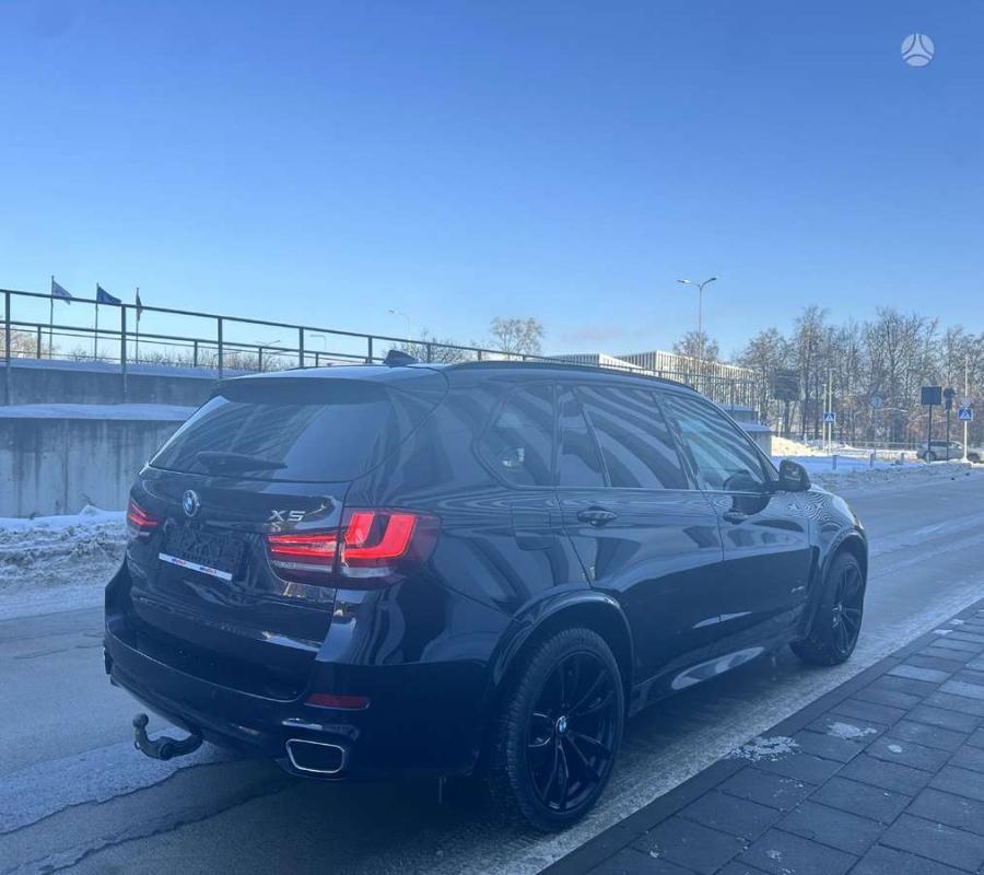 Black BMW X5 2017 in Vilnius, with an engine capacity of 2.99 L and mileage of 242 thousand km for 25800 €, photo 10 on AUTOMOTO.COM.LV