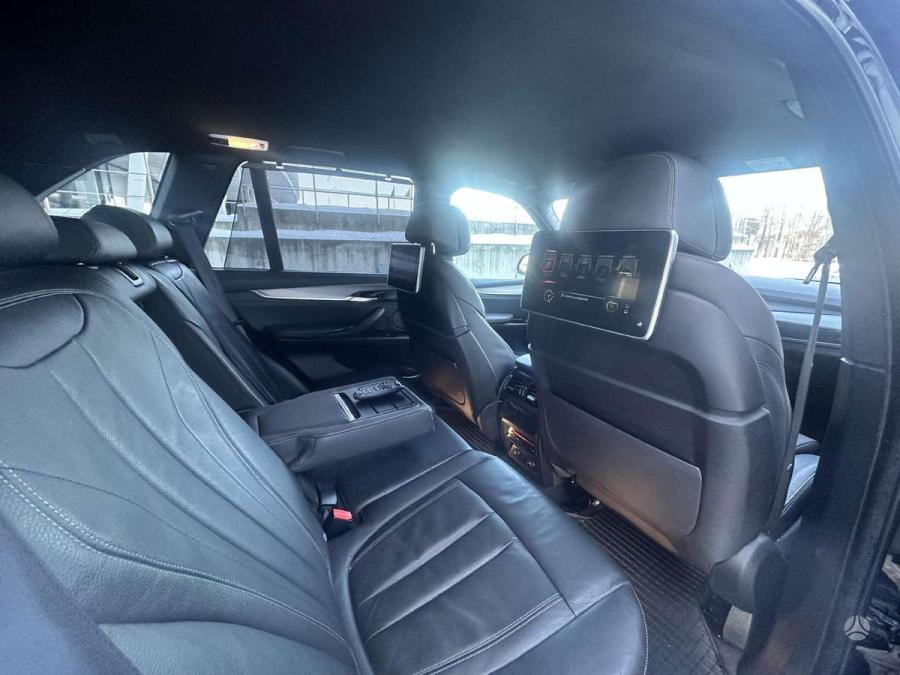 Black BMW X5 2017 in Vilnius, with an engine capacity of 2.99 L and mileage of 242 thousand km for 25800 €, photo 15 on AUTOMOTO.COM.LV