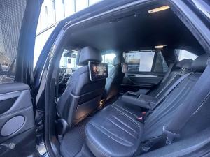 Black BMW X5 2017 in Vilnius, with an engine capacity of 2.99 L and mileage of 242 thousand km for 25800 €, photo 16 on AUTOMOTO.COM.LV