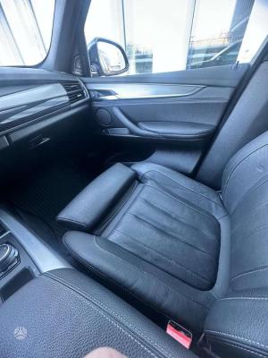 Black BMW X5 2017 in Vilnius, with an engine capacity of 2.99 L and mileage of 242 thousand km for 25800 €, photo 24 on AUTOMOTO.COM.LV