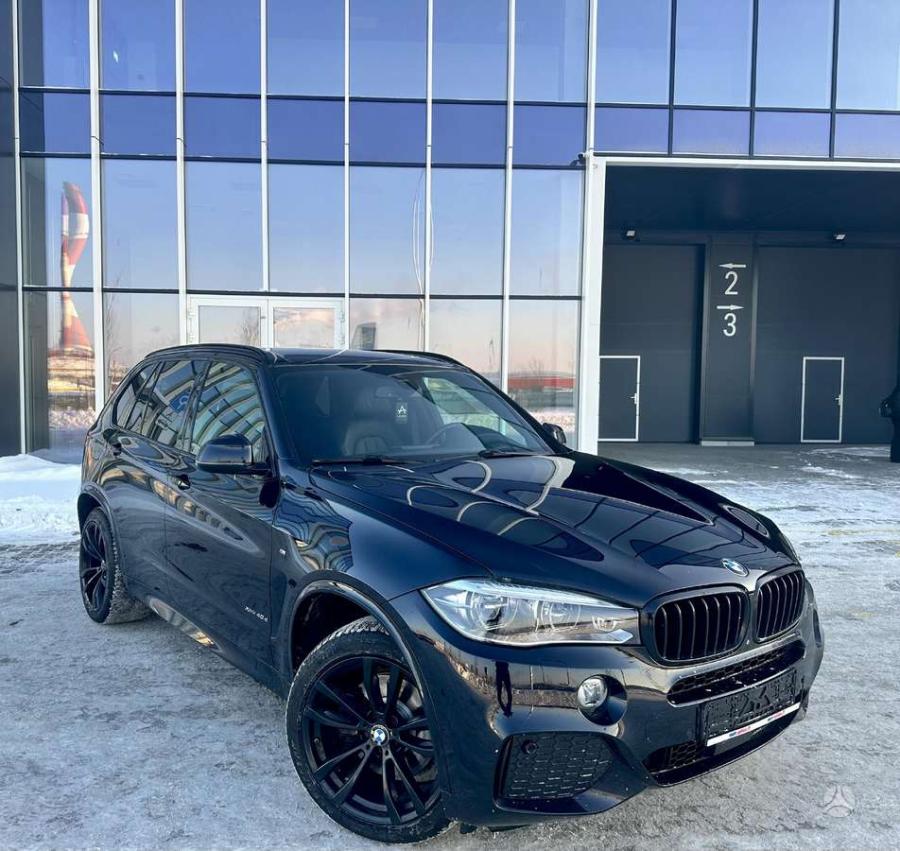 Black BMW X5 2017 in Vilnius, with an engine capacity of 2.99 L and mileage of 242 thousand km for 25000 €, photo 2 on AUTOMOTO.COM.LV