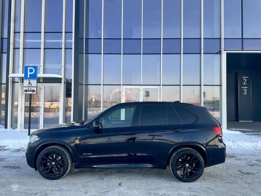 Black BMW X5 2017 in Vilnius, with an engine capacity of 2.99 L and mileage of 242 thousand km for 25000 €, photo 7 on AUTOMOTO.COM.LV