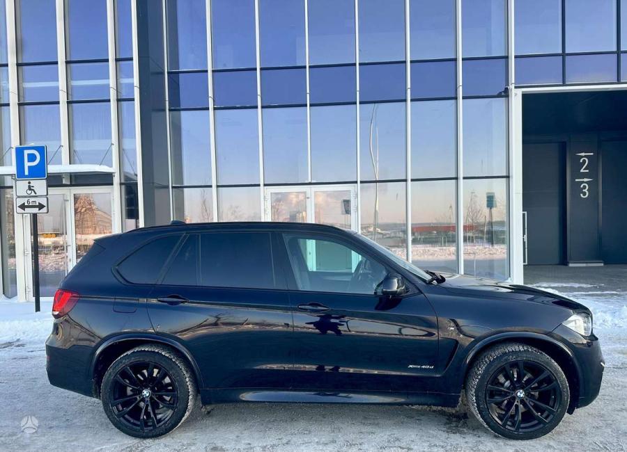 Black BMW X5 2017 in Vilnius, with an engine capacity of 2.99 L and mileage of 242 thousand km for 25000 €, photo 8 on AUTOMOTO.COM.LV