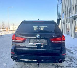 Black BMW X5 2017 in Vilnius, with an engine capacity of 2.99 L and mileage of 242 thousand km for 25000 €, photo 9 on AUTOMOTO.COM.LV