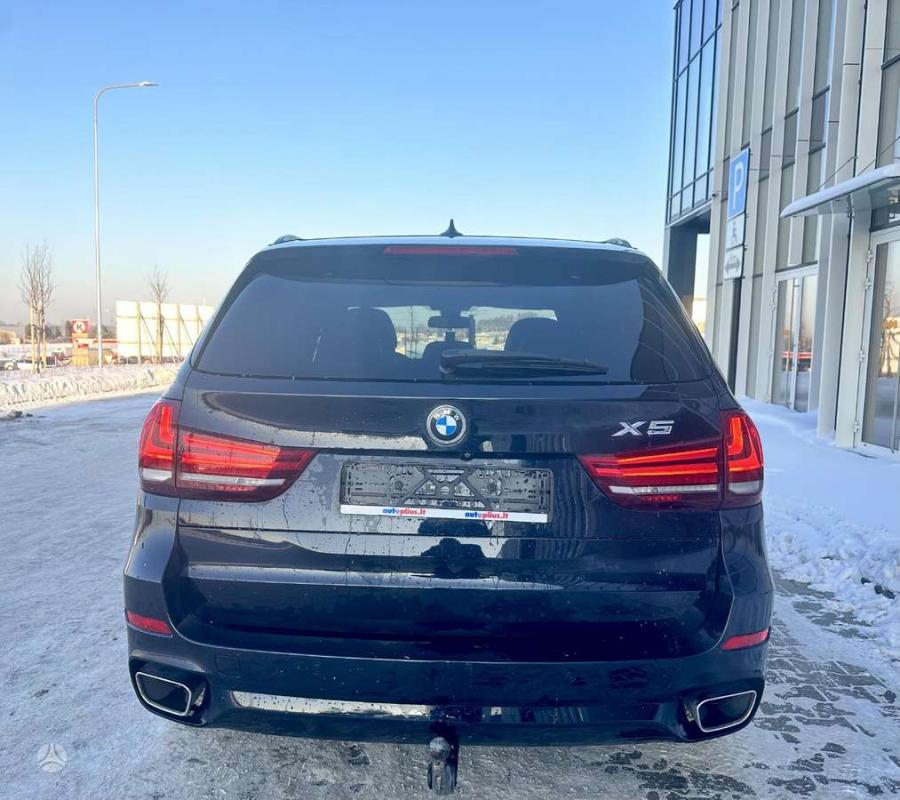 Black BMW X5 2017 in Vilnius, with an engine capacity of 2.99 L and mileage of 242 thousand km for 25000 €, photo 9 on AUTOMOTO.COM.LV