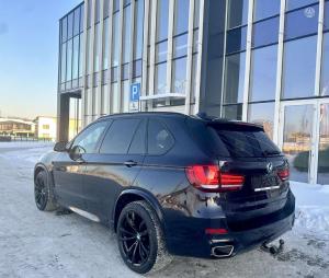 Black BMW X5 2017 in Vilnius, with an engine capacity of 2.99 L and mileage of 242 thousand km for 25000 €, photo 10 on AUTOMOTO.COM.LV