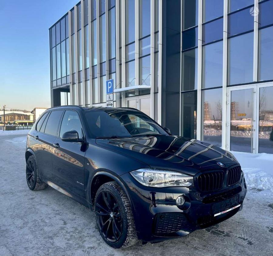 Black BMW X5 2017 in Vilnius, with an engine capacity of 2.99 L and mileage of 242 thousand km for 25000 €, photo 13 on AUTOMOTO.COM.LV
