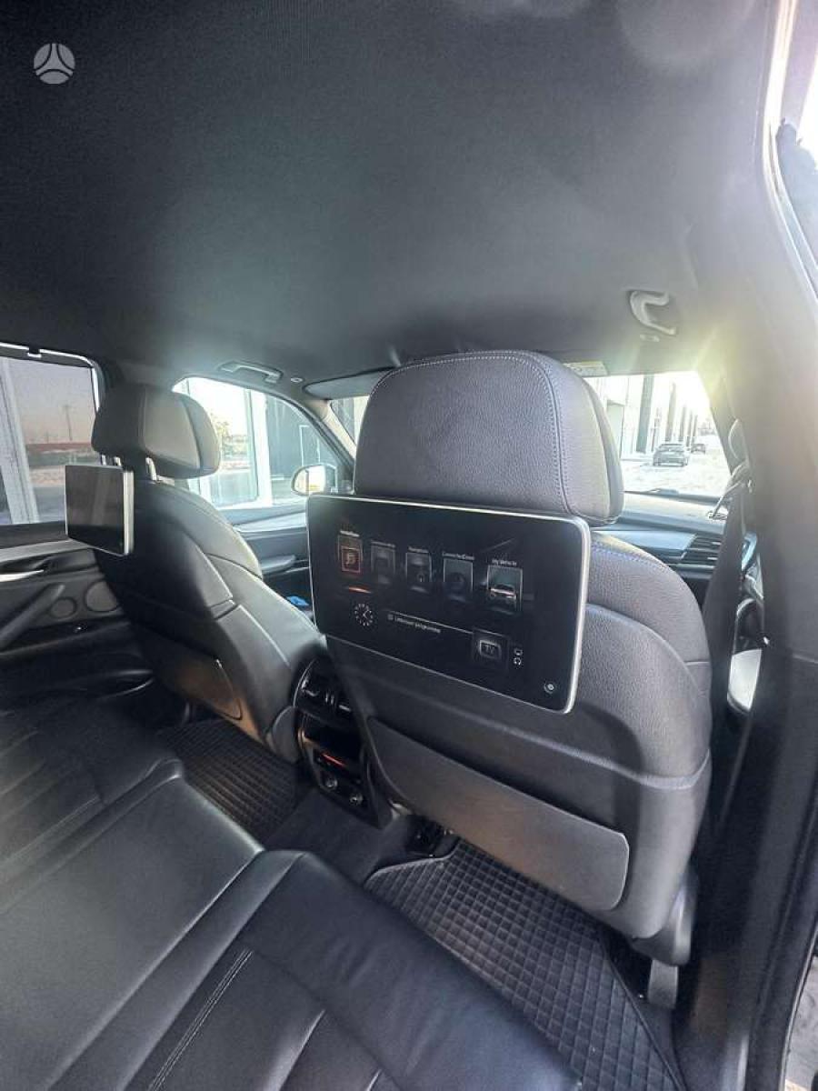 Black BMW X5 2017 in Vilnius, with an engine capacity of 2.99 L and mileage of 242 thousand km for 25000 €, photo 15 on AUTOMOTO.COM.LV