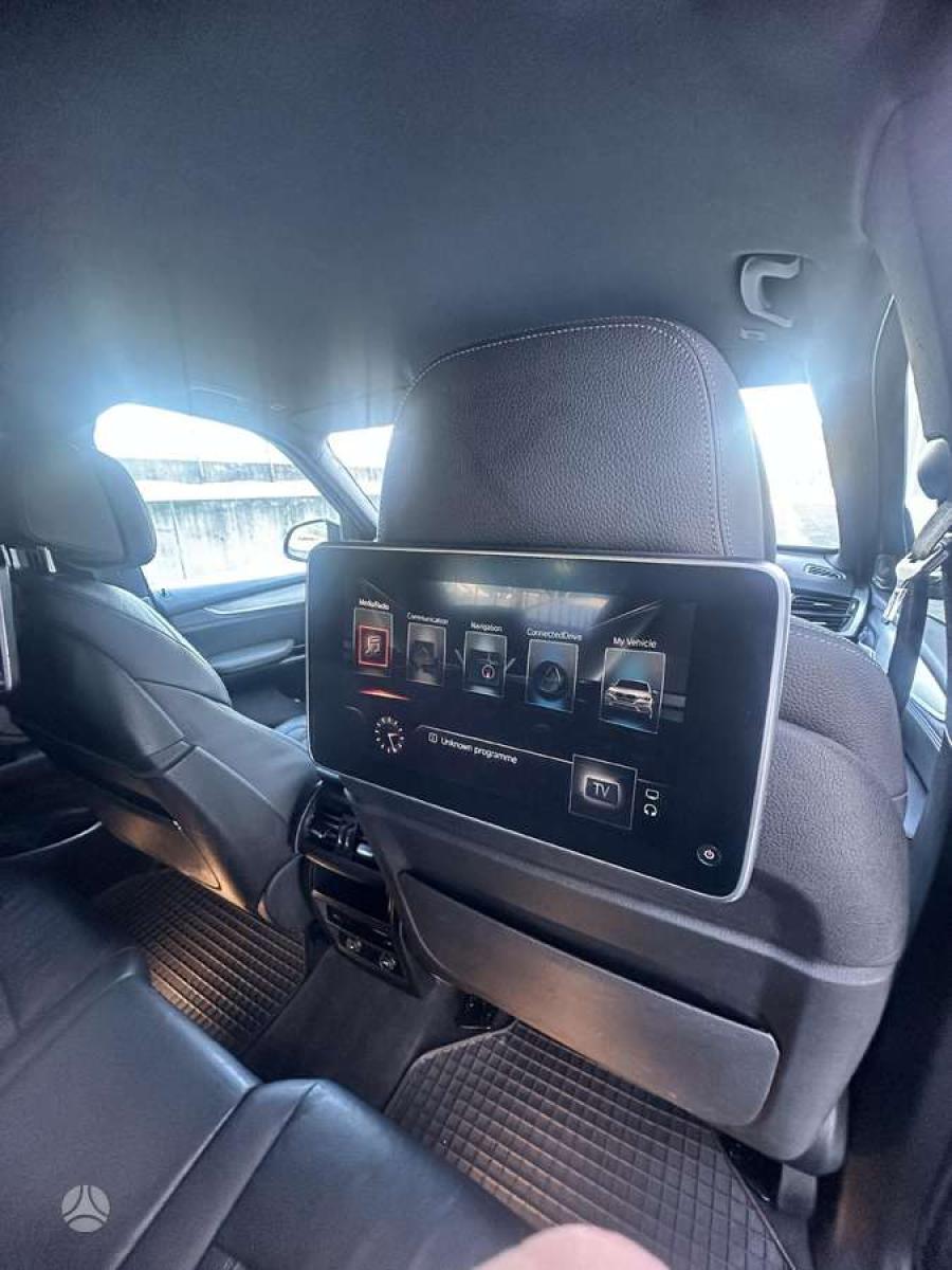 Black BMW X5 2017 in Vilnius, with an engine capacity of 2.99 L and mileage of 242 thousand km for 25000 €, photo 36 on AUTOMOTO.COM.LV
