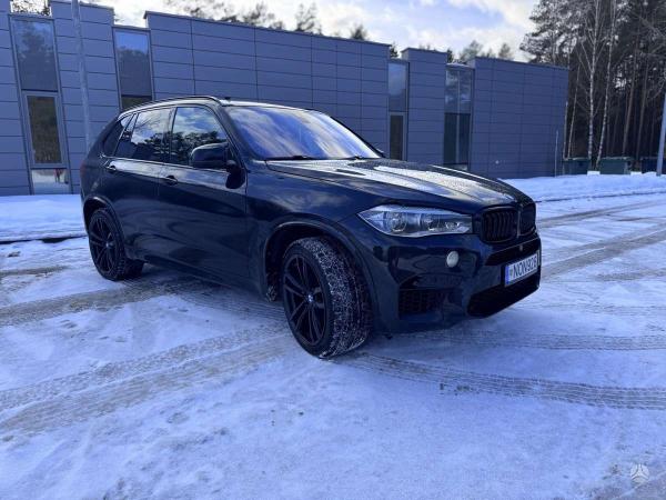 Black BMW X5 2017 in Vilnius, with an engine capacity of 2.00 L and mileage of 71 thousand km for 23500 €, photo 2 on AUTOMOTO.COM.LV