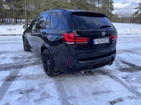 Black BMW X5 2017 in Vilnius, with an engine capacity of 2.00 L and mileage of 71 thousand km for 23500 €, photo 4 on AUTOMOTO.COM.LV