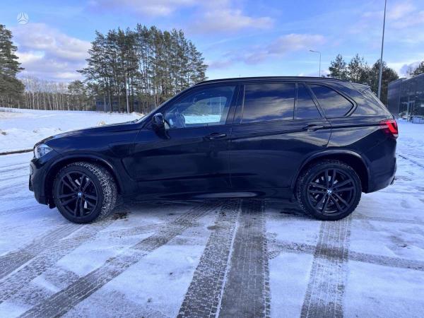 Black BMW X5 2017 in Vilnius, with an engine capacity of 2.00 L and mileage of 71 thousand km for 23500 €, photo 5 on AUTOMOTO.COM.LV