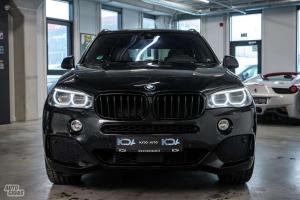 Melns BMW X5 2017 Marijampole, ar dzinēja tilpumu 3.00 L un nobraukumu 293 tūkst. km par 23450 €, foto 4 vietnē AUTOMOTO.COM.LV