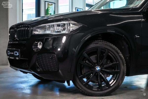 Black BMW X5 2017 in Marijampole, with an engine capacity of 3.00 L and mileage of 178 thousand km for 26650 €, photo 7 on AUTOMOTO.COM.LV