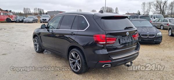 Black BMW X5 2017 in Tartu, with an engine capacity of 3.00 L and mileage of 232 thousand km for 23900 €, photo 3 on AUTOMOTO.COM.LV