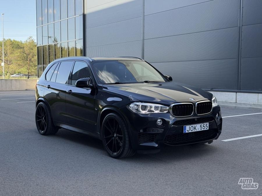 Black BMW X5 2017 in Kaunas, with an engine capacity of 4.40 L and mileage of 78 thousand km for 30000 €, photo 4 on AUTOMOTO.COM.LV