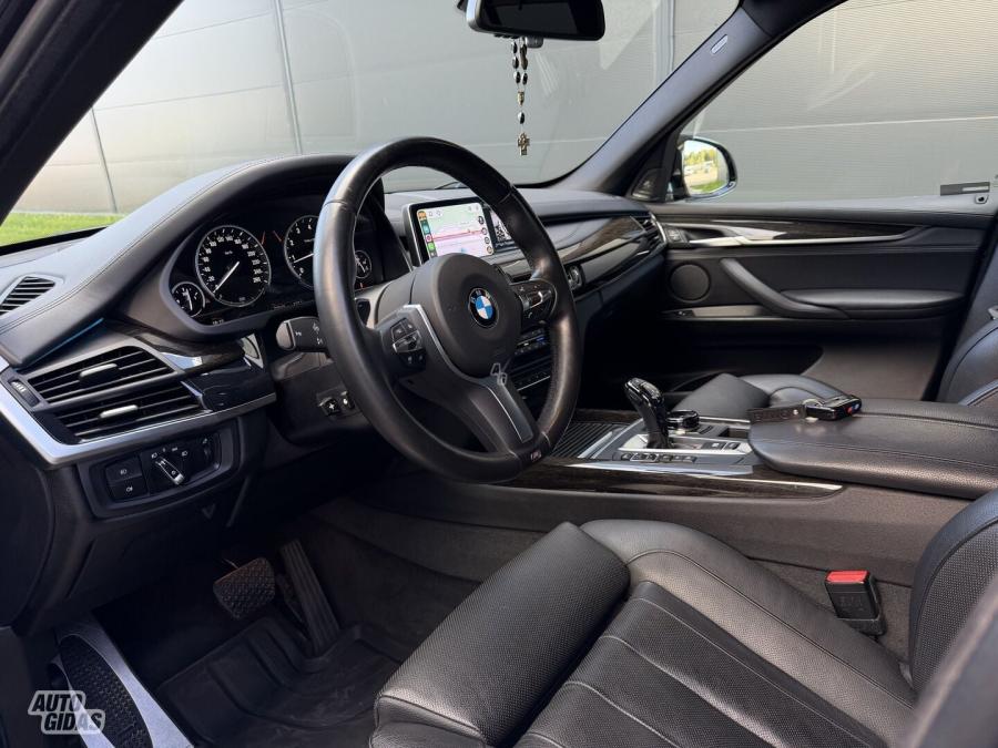 Black BMW X5 2017 in Kaunas, with an engine capacity of 4.40 L and mileage of 78 thousand km for 30000 €, photo 16 on AUTOMOTO.COM.LV