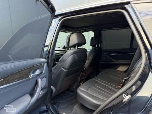Black BMW X5 2017 in Kaunas, with an engine capacity of 4.40 L and mileage of 78 thousand km for 30000 €, photo 17 on AUTOMOTO.COM.LV