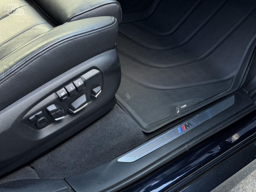Black BMW X5 2017 in Kaunas, with an engine capacity of 4.40 L and mileage of 78 thousand km for 30000 €, photo 18 on AUTOMOTO.COM.LV