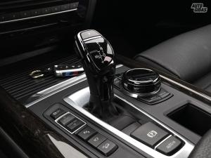 Black BMW X5 2017 in Kaunas, with an engine capacity of 4.40 L and mileage of 78 thousand km for 30000 €, photo 19 on AUTOMOTO.COM.LV