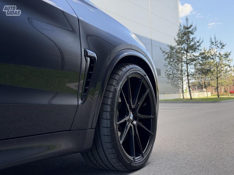 Black BMW X5 2017 in Kaunas, with an engine capacity of 4.40 L and mileage of 78 thousand km for 30000 €, photo 13 on AUTOMOTO.COM.LV