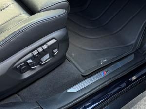 Black BMW X5 2017 in Kaunas, with an engine capacity of 4.40 L and mileage of 78 thousand km for 30000 €, photo 18 on AUTOMOTO.COM.LV