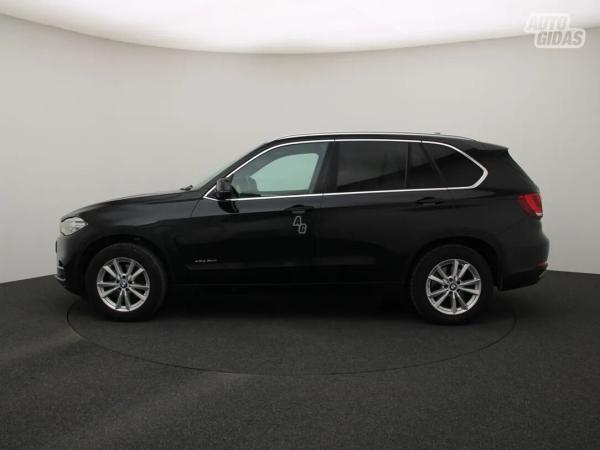 Black BMW X5 2017 in Vilnius, with an engine capacity of 3.00 L and mileage of 153 thousand km for 25999 €, photo 6 on AUTOMOTO.COM.LV