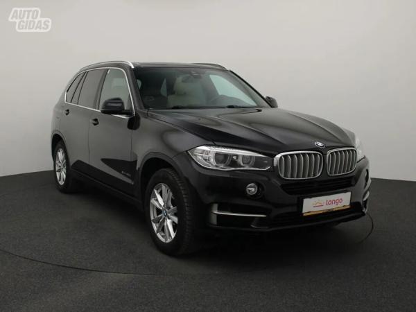 Black BMW X5 2017 in Vilnius, with an engine capacity of 3.00 L and mileage of 153 thousand km for 25999 €, photo 10 on AUTOMOTO.COM.LV