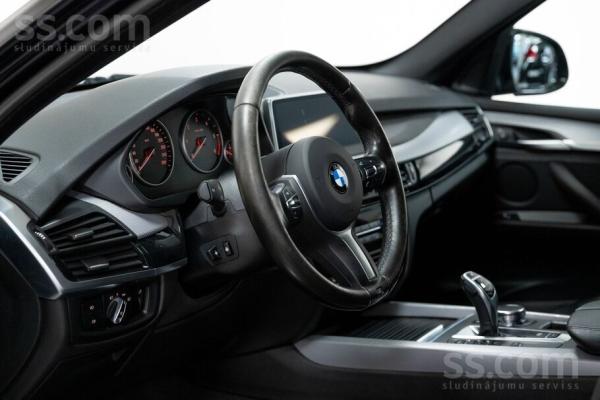 Black BMW X5 2017 in Riga, with an engine capacity of 3.00 L and mileage of 279 thousand km for 21500 €, photo 9 on AUTOMOTO.COM.LV