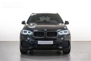 Black BMW X5 2017 in Riga, with an engine capacity of 3.00 L and mileage of 279 thousand km for 19900 €, photo 4 on AUTOMOTO.COM.LV