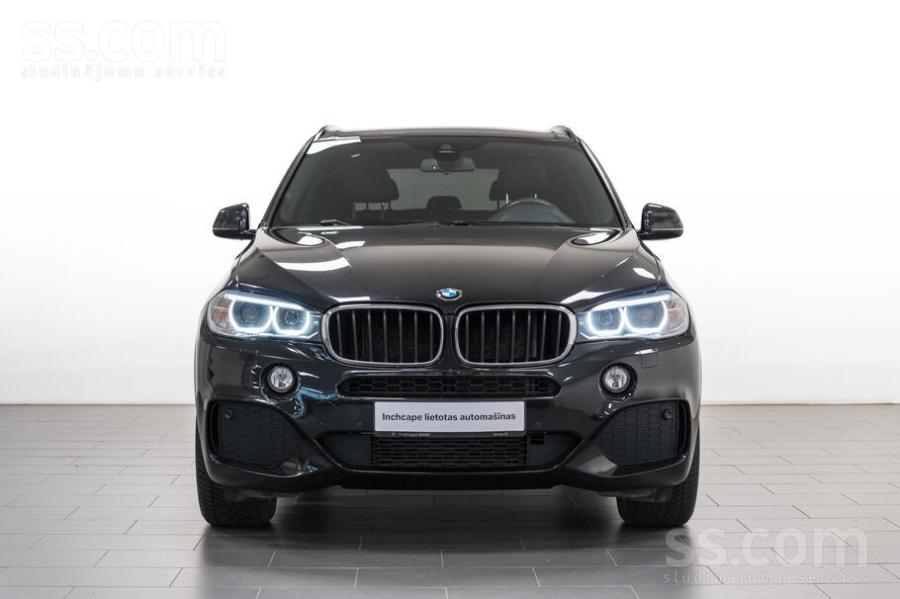Black BMW X5 2017 in Riga, with an engine capacity of 3.00 L and mileage of 279 thousand km for 19900 €, photo 4 on AUTOMOTO.COM.LV