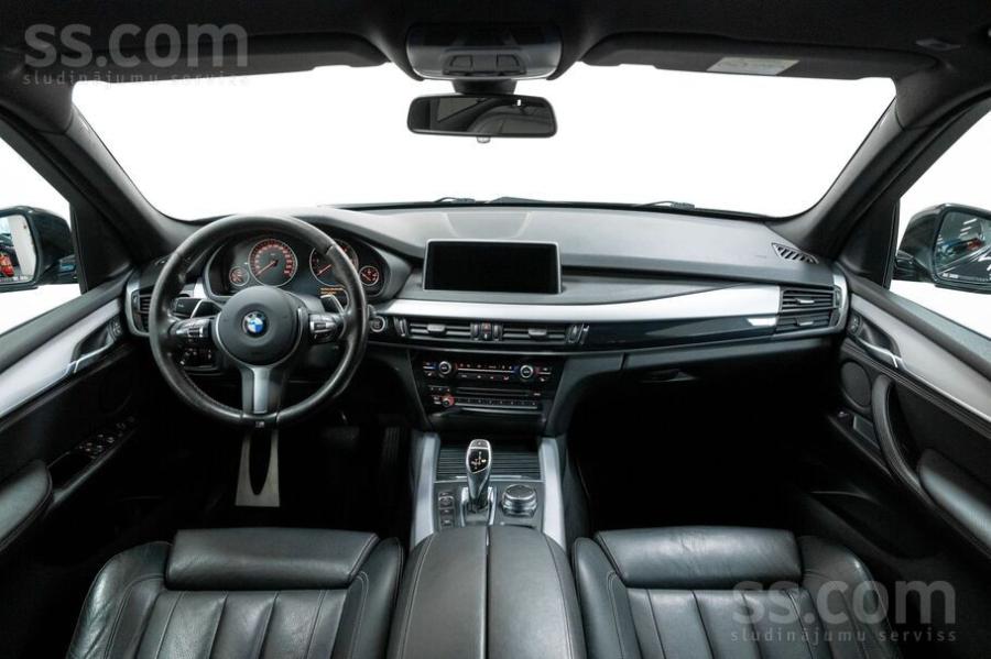 Black BMW X5 2017 in Riga, with an engine capacity of 3.00 L and mileage of 279 thousand km for 19900 €, photo 5 on AUTOMOTO.COM.LV