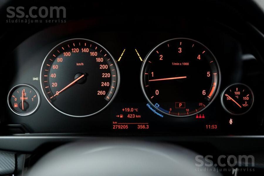 Black BMW X5 2017 in Riga, with an engine capacity of 3.00 L and mileage of 279 thousand km for 19900 €, photo 6 on AUTOMOTO.COM.LV