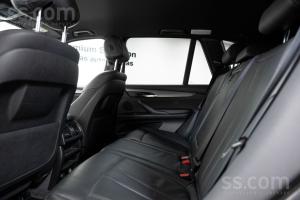 Black BMW X5 2017 in Riga, with an engine capacity of 3.00 L and mileage of 279 thousand km for 19900 €, photo 8 on AUTOMOTO.COM.LV