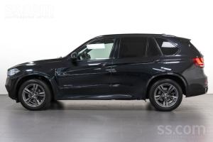 Black BMW X5 2017 in Riga, with an engine capacity of 3.00 L and mileage of 279 thousand km for 19900 €, photo 9 on AUTOMOTO.COM.LV