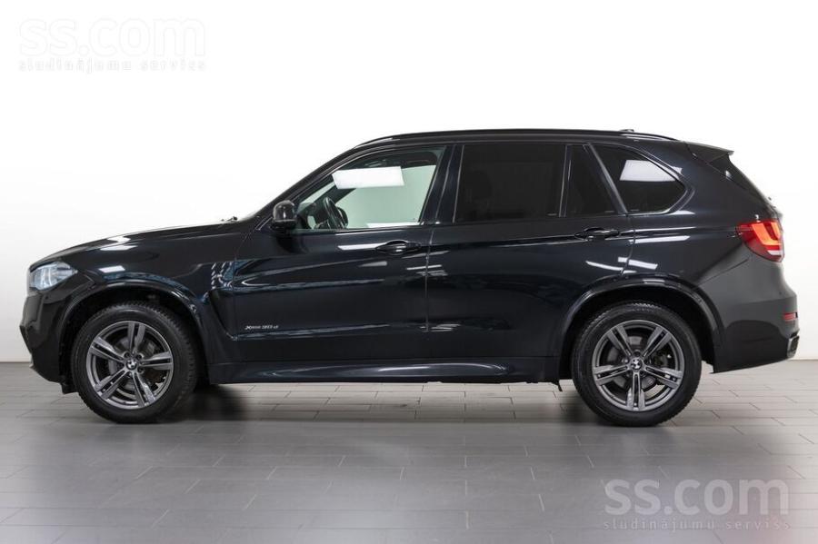 Black BMW X5 2017 in Riga, with an engine capacity of 3.00 L and mileage of 279 thousand km for 19900 €, photo 9 on AUTOMOTO.COM.LV