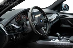 Black BMW X5 2017 in Riga, with an engine capacity of 3.00 L and mileage of 279 thousand km for 19900 €, photo 10 on AUTOMOTO.COM.LV