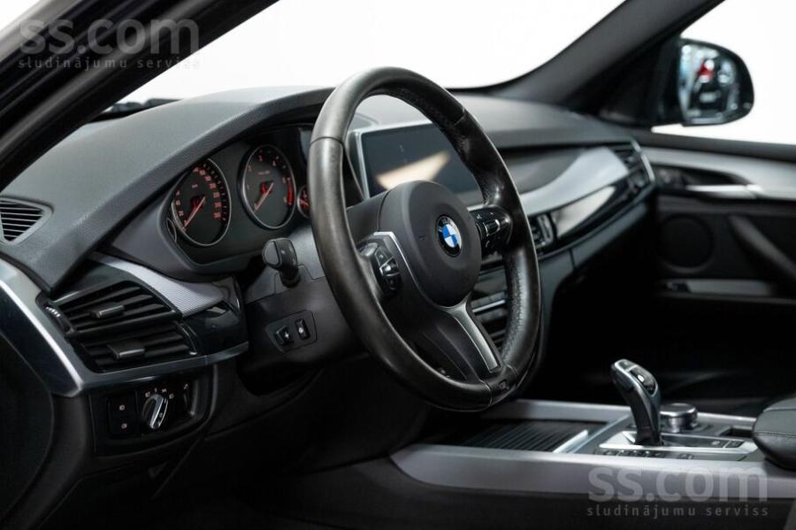 Black BMW X5 2017 in Riga, with an engine capacity of 3.00 L and mileage of 279 thousand km for 19900 €, photo 10 on AUTOMOTO.COM.LV