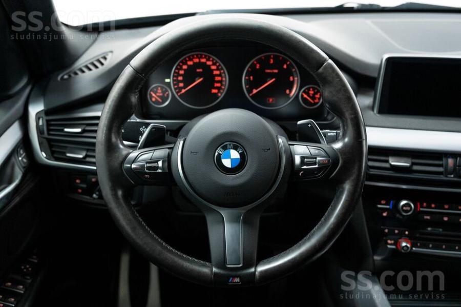 Black BMW X5 2017 in Riga, with an engine capacity of 3.00 L and mileage of 279 thousand km for 19900 €, photo 11 on AUTOMOTO.COM.LV