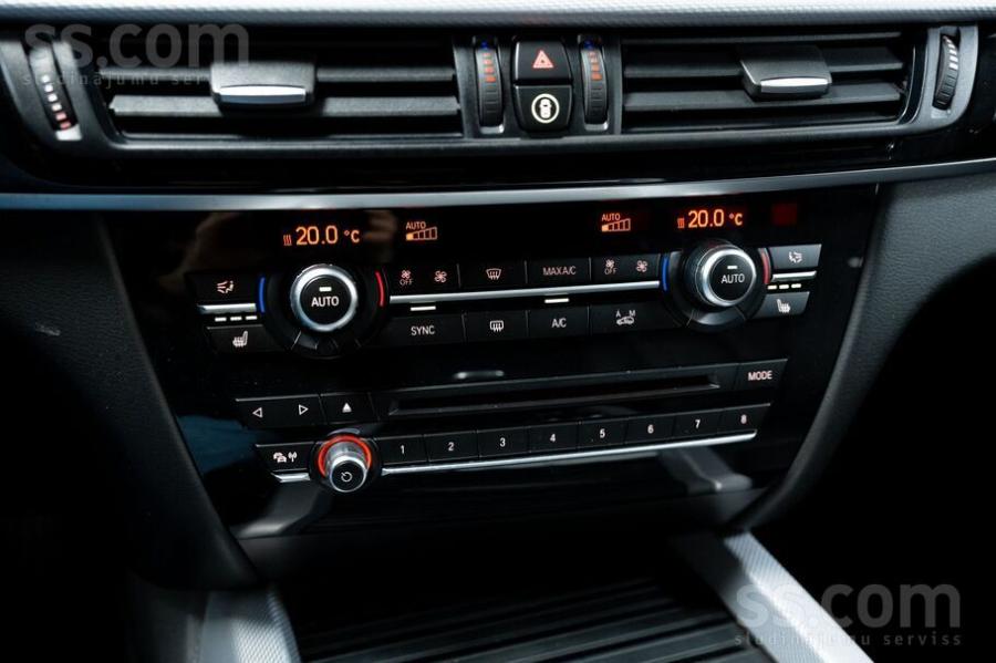 Black BMW X5 2017 in Riga, with an engine capacity of 3.00 L and mileage of 279 thousand km for 19900 €, photo 12 on AUTOMOTO.COM.LV