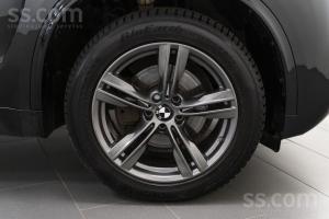 Black BMW X5 2017 in Riga, with an engine capacity of 3.00 L and mileage of 279 thousand km for 19900 €, photo 13 on AUTOMOTO.COM.LV