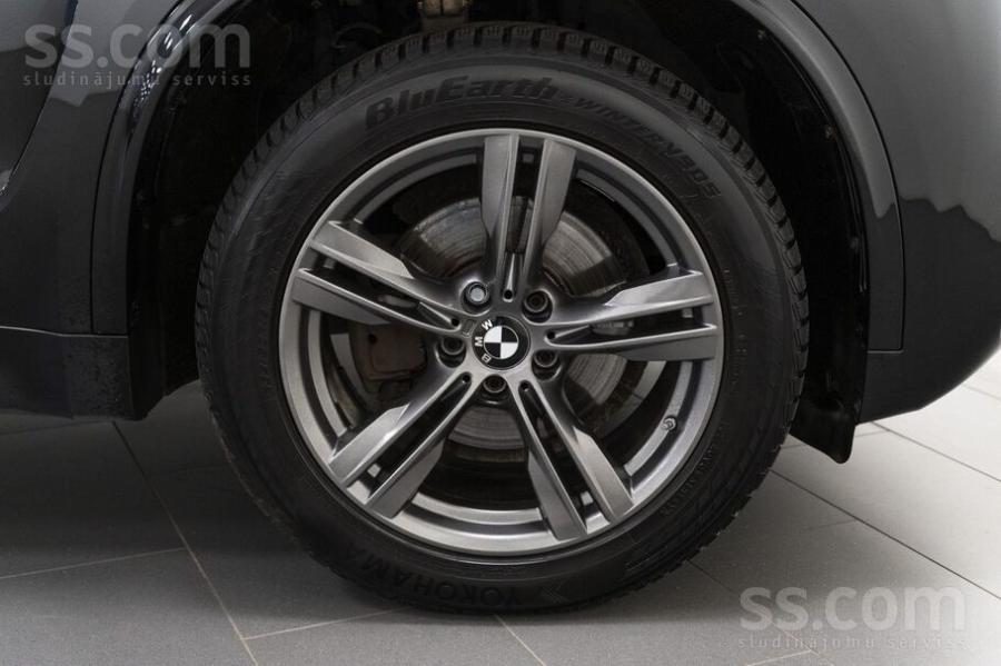 Black BMW X5 2017 in Riga, with an engine capacity of 3.00 L and mileage of 279 thousand km for 19900 €, photo 13 on AUTOMOTO.COM.LV