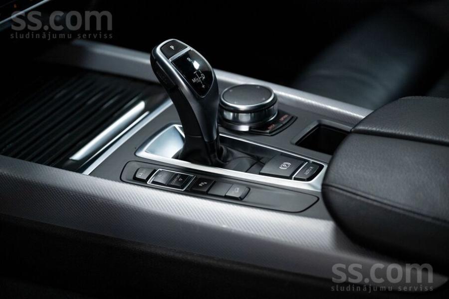 Black BMW X5 2017 in Riga, with an engine capacity of 3.00 L and mileage of 279 thousand km for 19900 €, photo 16 on AUTOMOTO.COM.LV